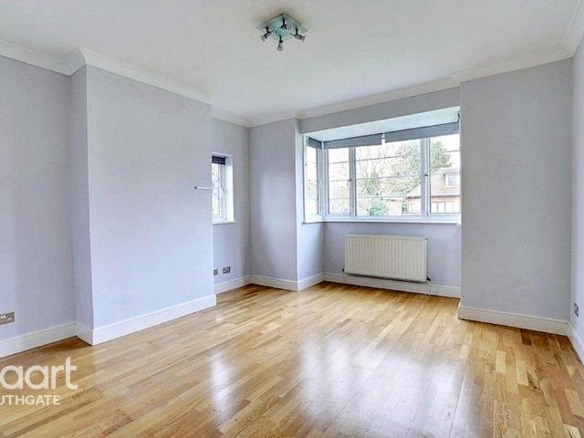 2 bedroom maisonette for sale