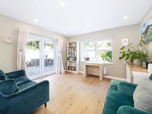 2 bedroom maisonette for sale
