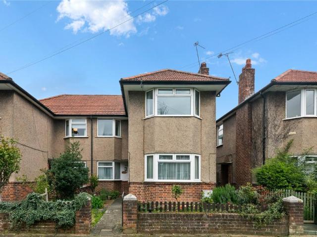 2 bedroom maisonette for sale