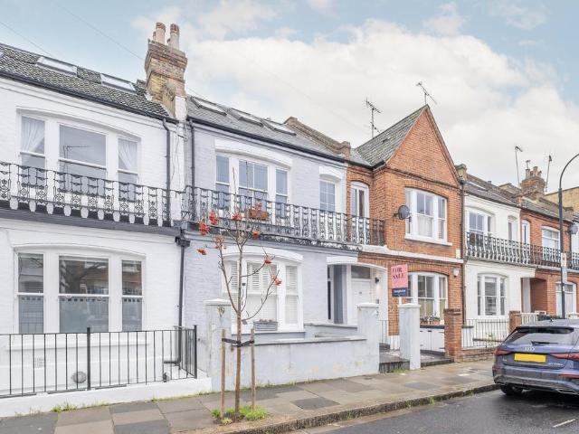 2 bedroom maisonette for sale