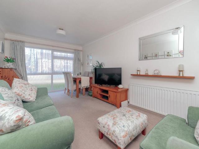 2 bedroom maisonette for sale