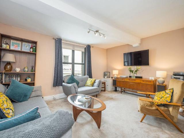 2 bedroom maisonette for sale