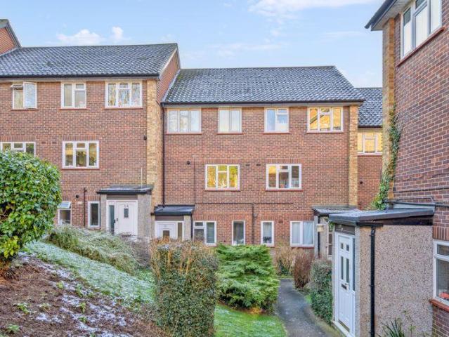 2 bedroom maisonette for sale