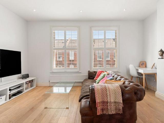 2 bedroom maisonette for sale