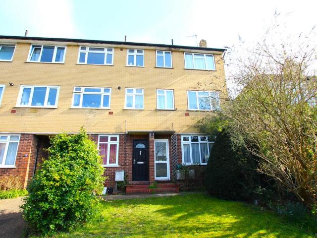 2 bedroom maisonette for sale