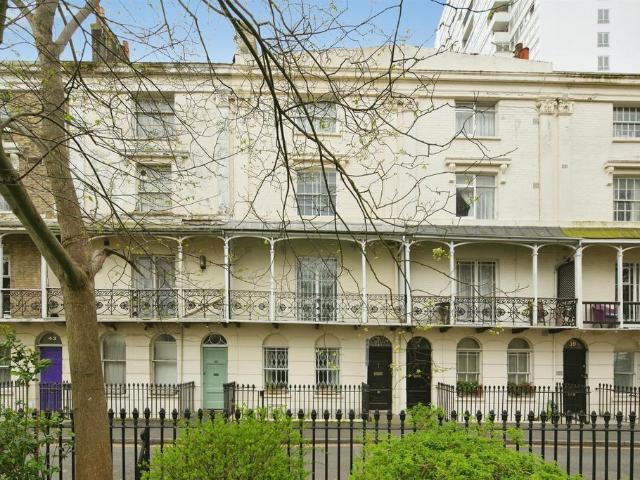 2 bedroom maisonette for sale