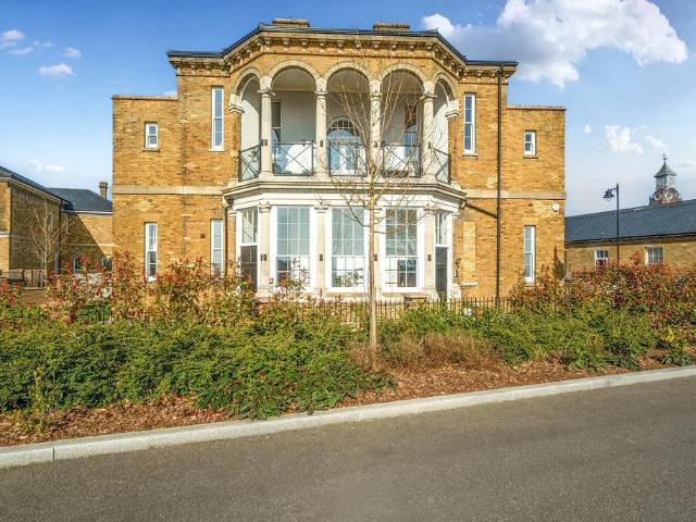 2 bedroom maisonette for sale