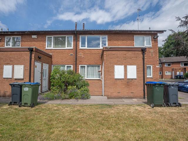 2 bedroom maisonette for sale