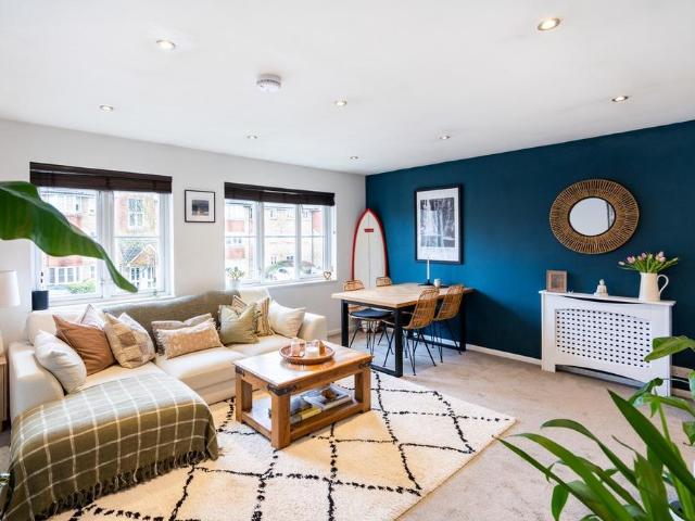 2 bedroom maisonette for sale