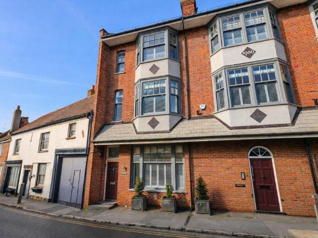 2 bedroom maisonette for sale