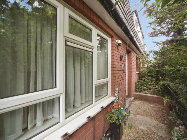 2 bedroom maisonette for sale