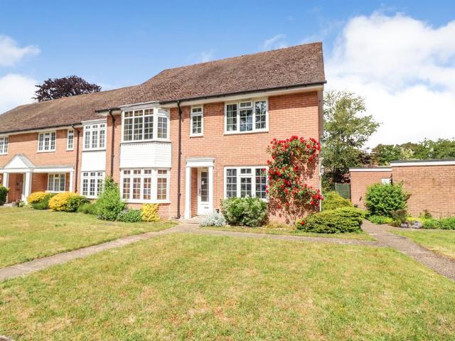 2 bedroom maisonette for sale