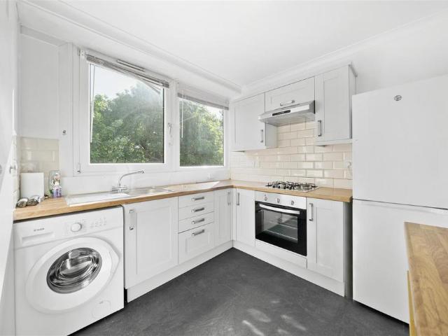 2 bedroom maisonette for sale