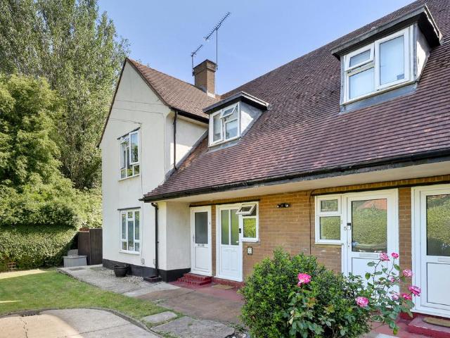 2 bedroom maisonette for sale