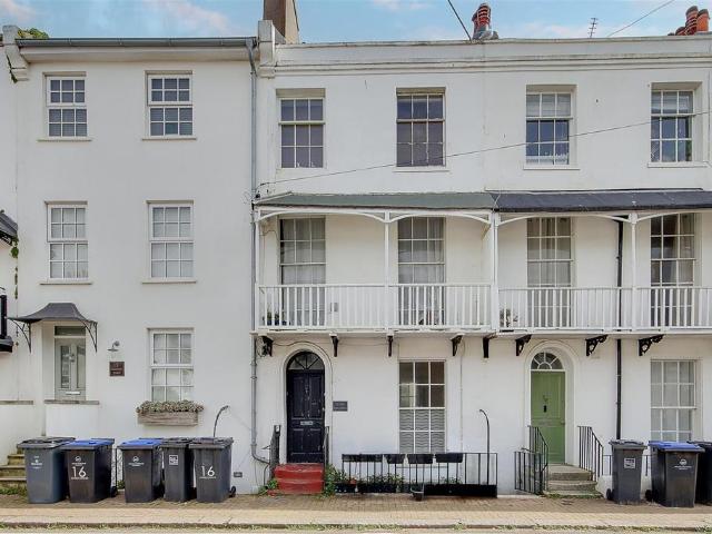 2 bedroom maisonette for sale