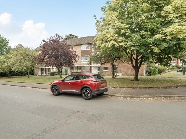 2 bedroom maisonette for sale