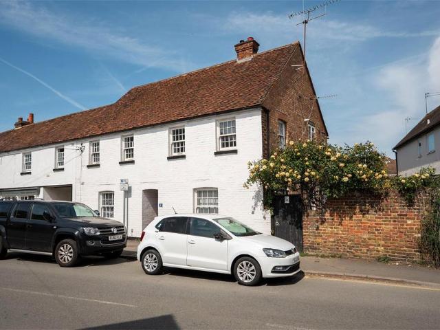2 bedroom maisonette for sale