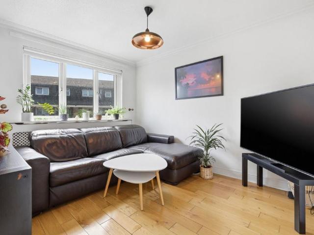 2 bedroom maisonette for sale
