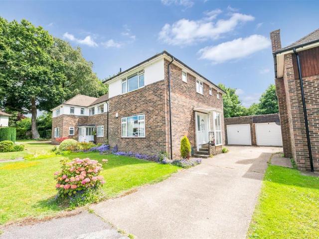 2 bedroom maisonette for sale