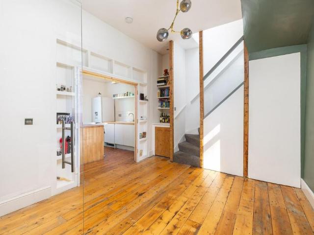 2 bedroom maisonette for sale