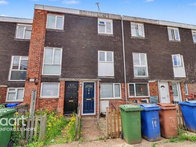 2 bedroom maisonette for sale