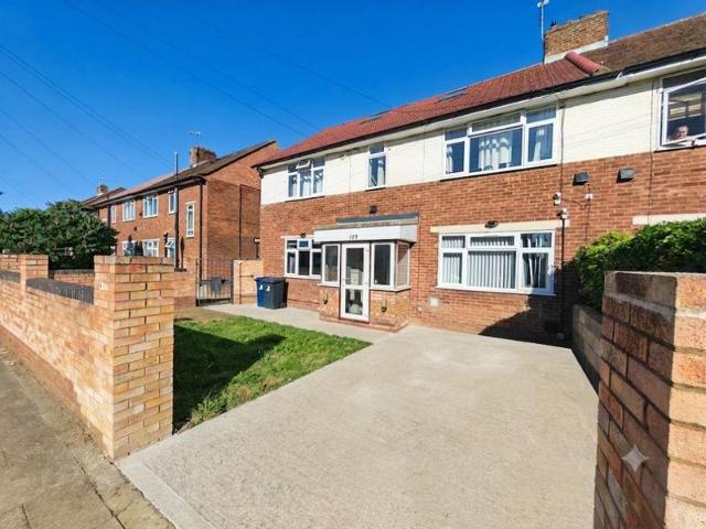2 bedroom maisonette for sale