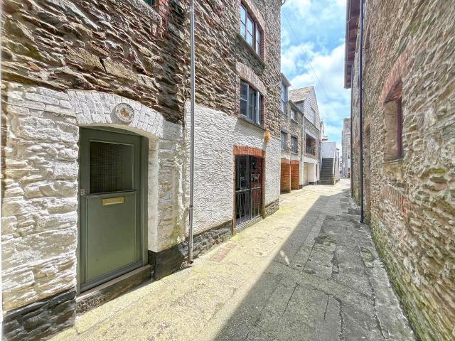 2 bedroom maisonette for sale