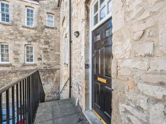 2 bedroom maisonette for sale