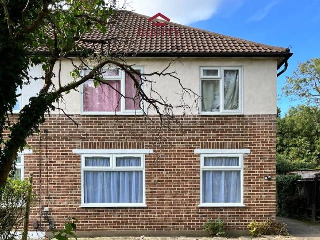 2 bedroom maisonette for sale