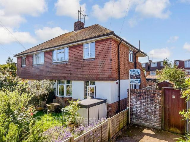 2 bedroom maisonette for sale