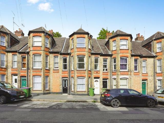 2 bedroom maisonette for sale