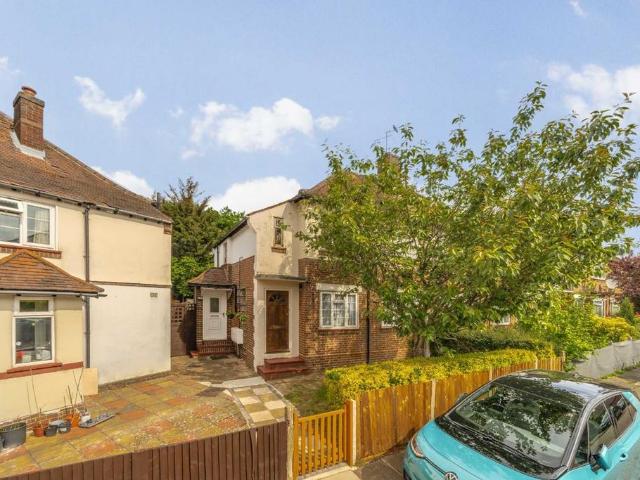 2 bedroom maisonette for sale