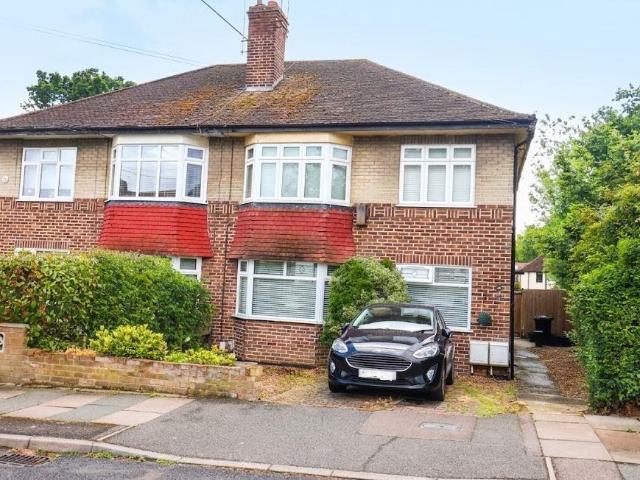 2 bedroom maisonette for sale