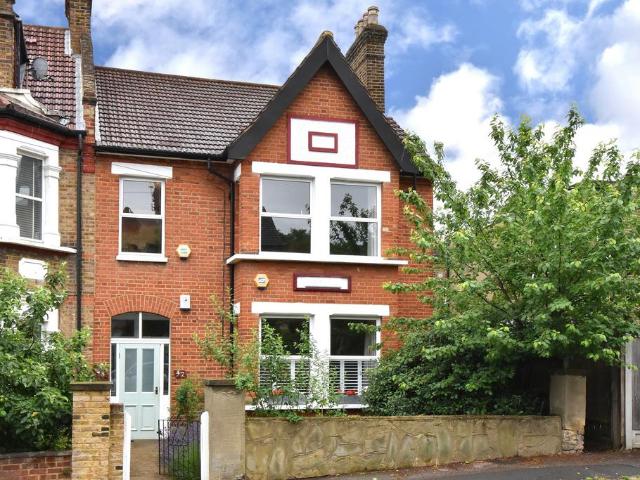 2 bedroom maisonette for sale