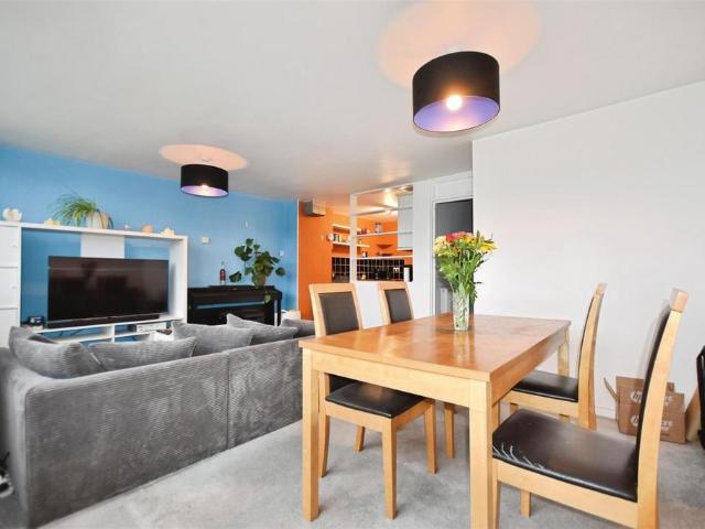 2 bedroom maisonette for sale