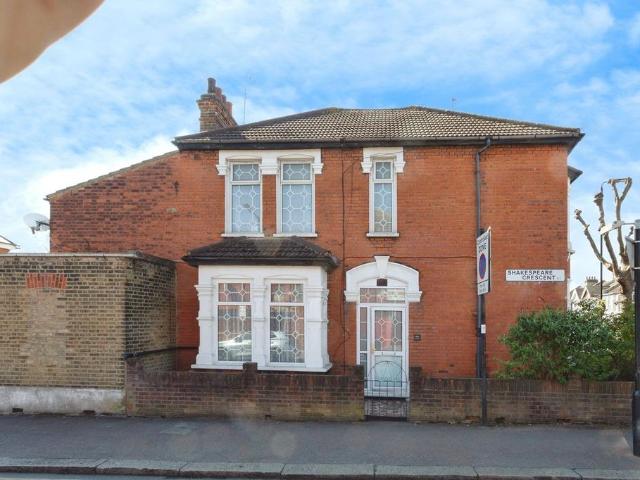 2 bedroom maisonette for sale