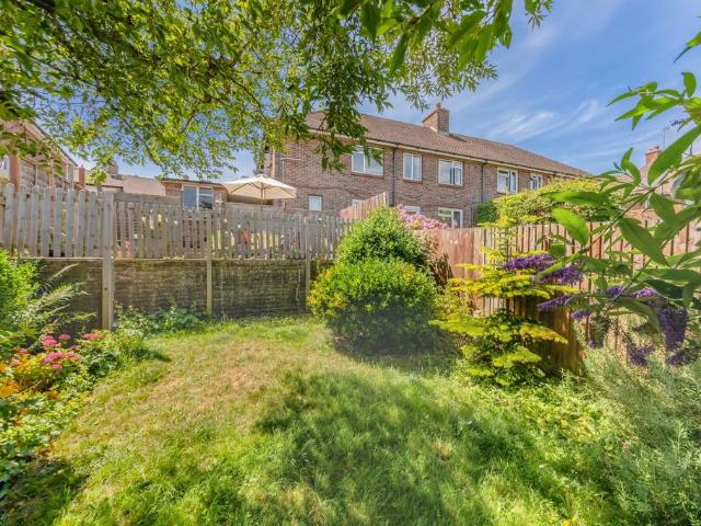 2 bedroom maisonette for sale