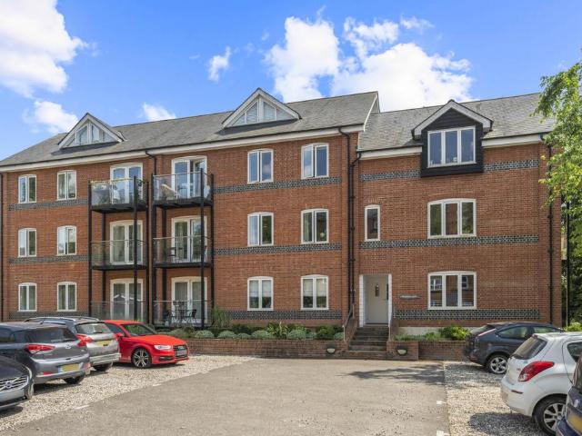 2 bedroom maisonette for sale
