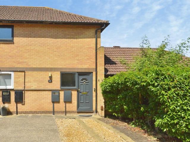 2 bedroom maisonette for sale