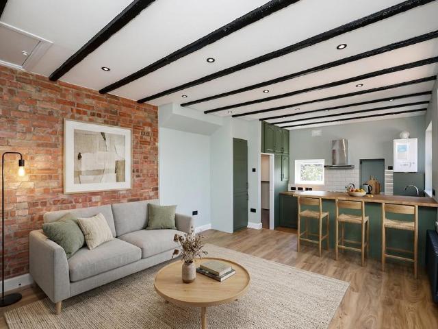 2 bedroom maisonette for sale