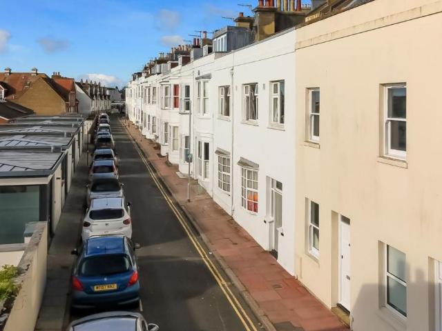 2 bedroom maisonette for sale