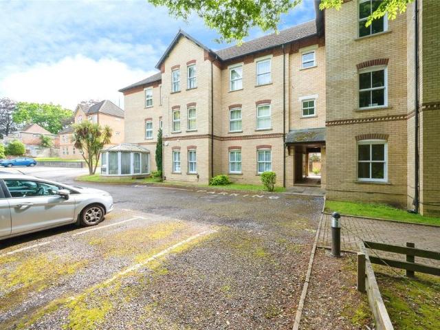 2 bedroom maisonette for sale
