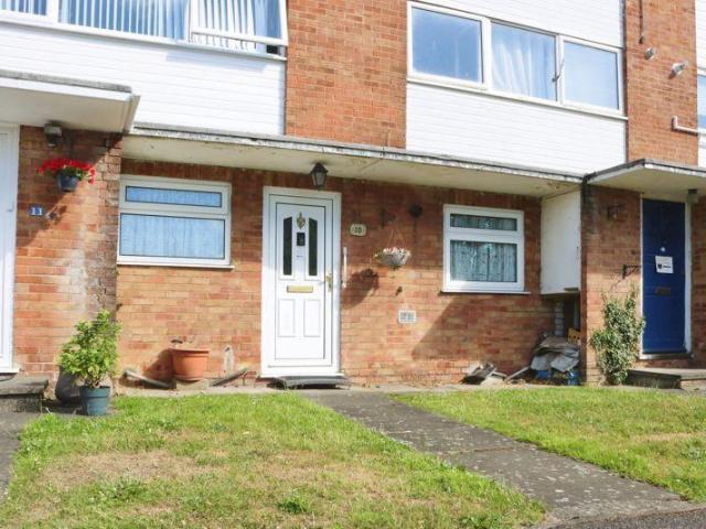 2 bedroom maisonette for sale