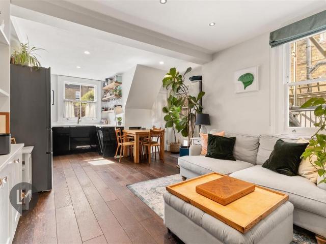 2 bedroom maisonette for sale