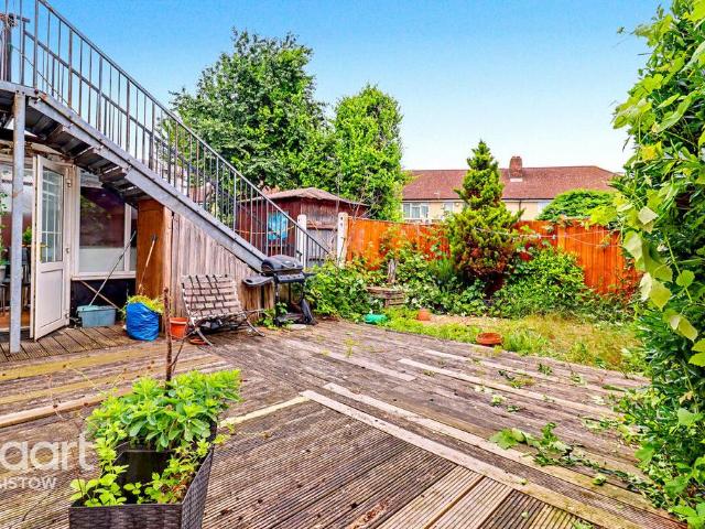 2 bedroom maisonette for sale