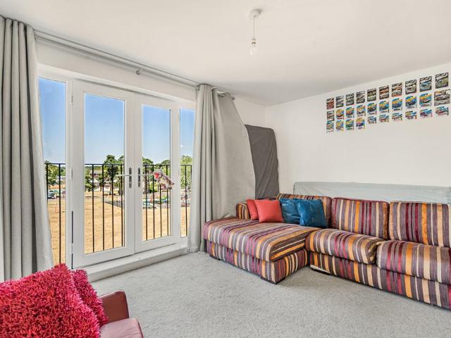 2 bedroom maisonette for sale