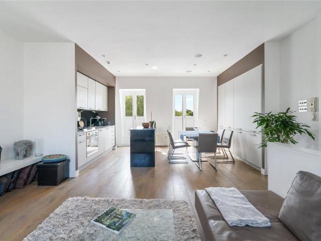 2 bedroom maisonette for sale