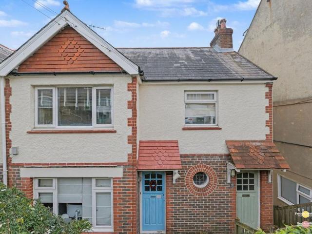 2 bedroom maisonette for sale