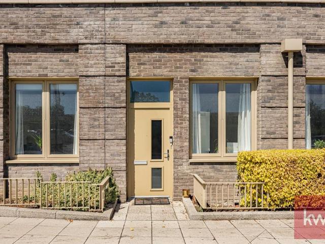 2 bedroom maisonette for sale