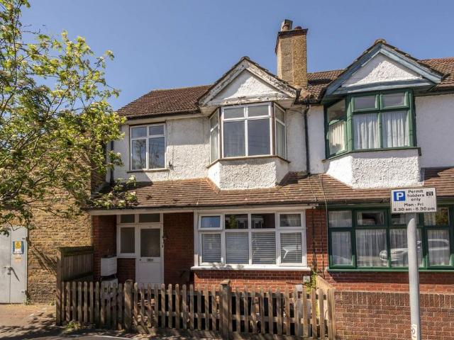 2 bedroom maisonette for sale